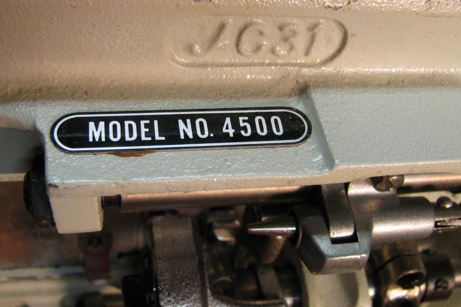 Tammy's Craft Emporium: 1960s Imperial Sewing Machine - (Ruthie)