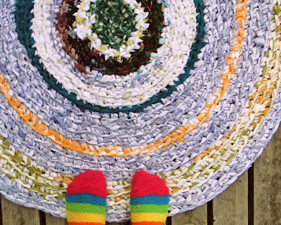 Hot tea and milk chocolate: Rug, rug,-rug, rug, rug,-rug, rug, rug, rug