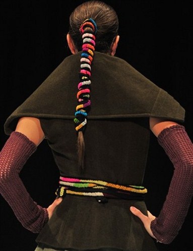 Deartebea. De todo...: El tejido y la Moda Andina de Perú