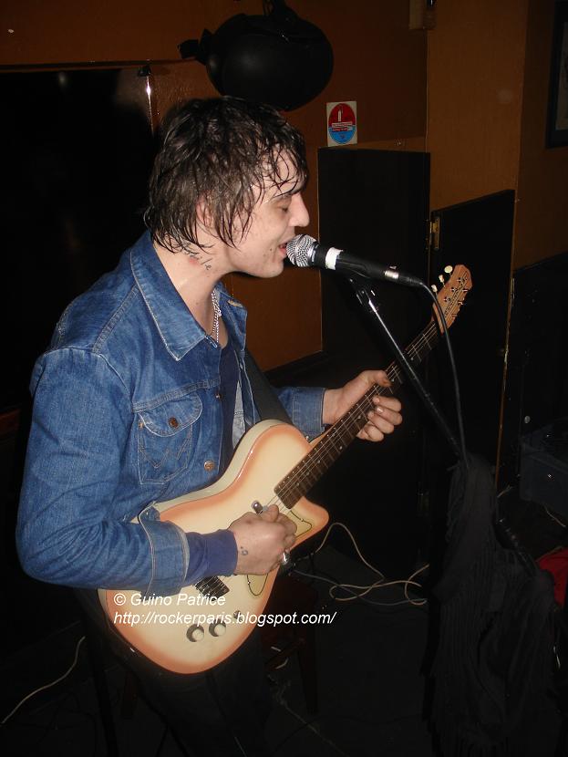 ROCKERPARIS: Another Peter Doherty Secret show with Alan Wass @ Truskel ...