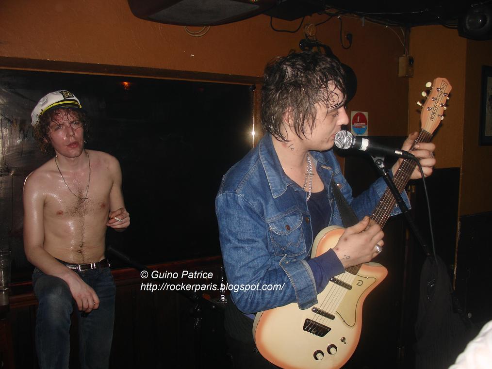 ROCKERPARIS: Another Peter Doherty Secret show with Alan Wass @ Truskel ...