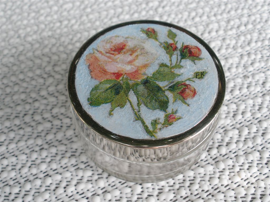 MARIETTE'S BACK TO BASICS: {1 Pink Rose Jewelry/Pill Box composition ...