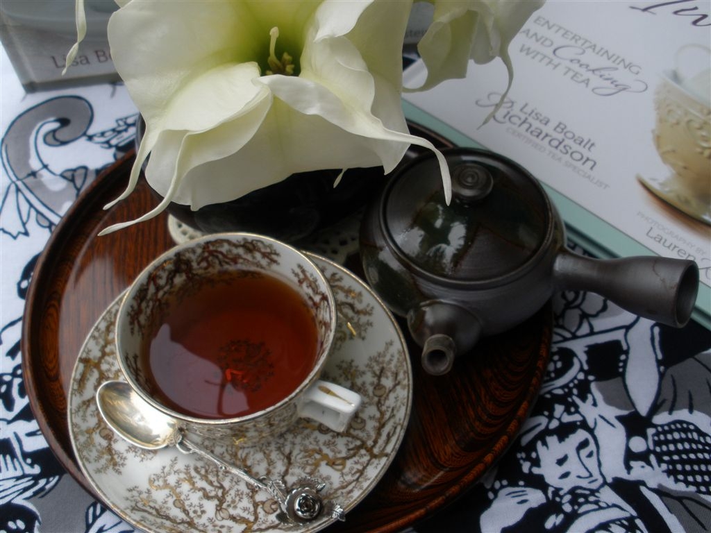 MARIETTE'S BACK TO BASICS: {Our last Datura Angel's Trumpets and TEA ...