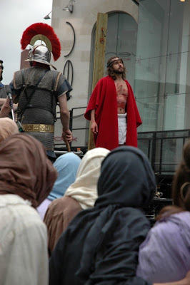 THE FAMILY TIMES INTERNATIONAL: THE SCARLET ROBE OF CHRIST