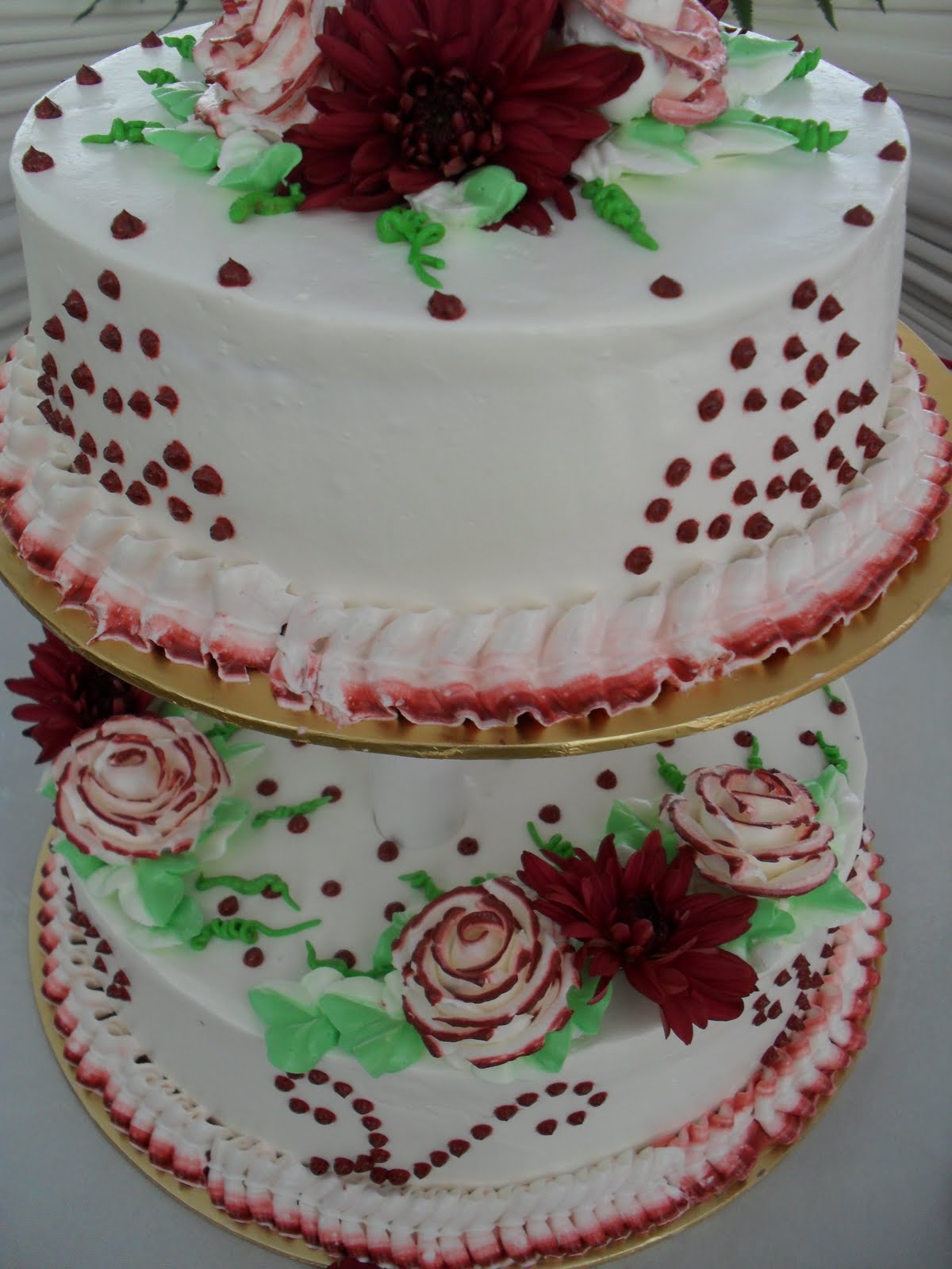 ..:Anissya Cakes:..: Kek kahwin tema maroon putih