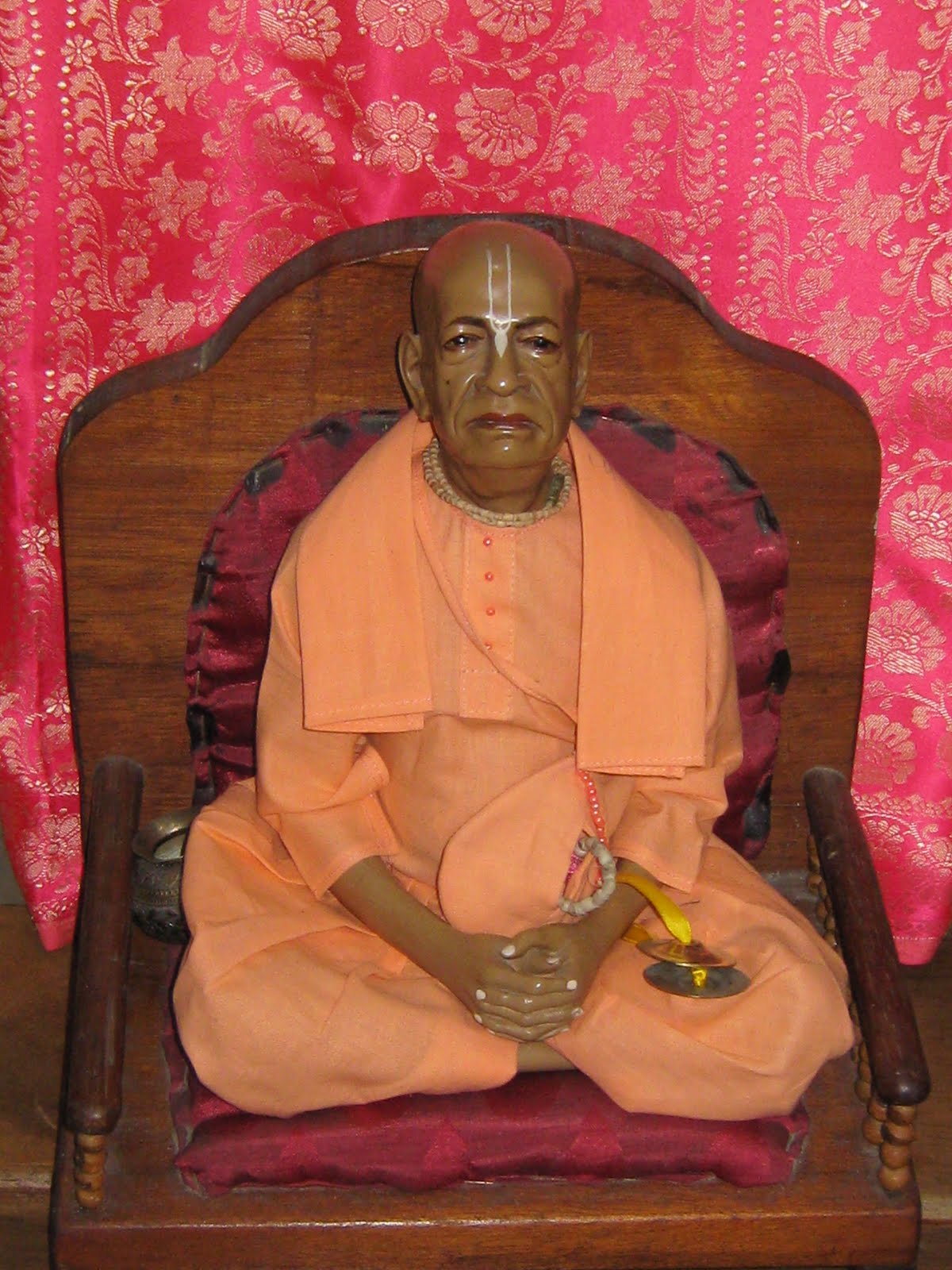 LA FAMILIA DE SOMAKA MAHARAJ: La Murti di Srila Prabhupada di Somaka ...