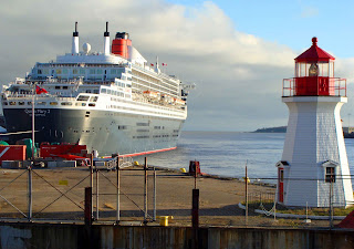 Bay of Fundy Blog: Pretty pretty cruise ship