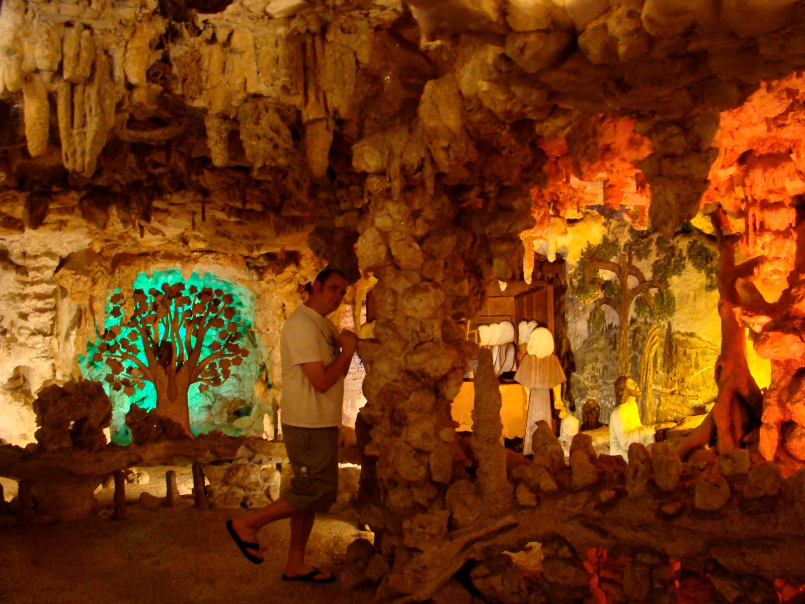 Lovers Loving Love!: Crystal Shrine Grotto