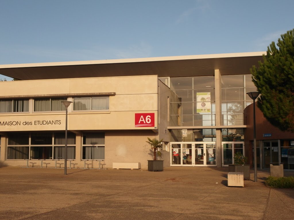 來去法國!!: Université de Poitiers 號稱六百年的大學!!