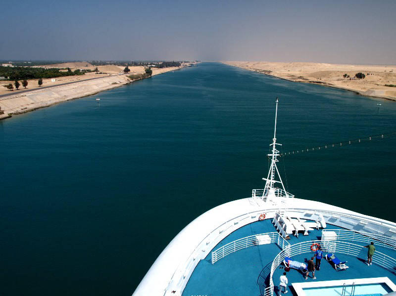 village of fun: Suez Canal - An Artificial Waterway of Egypt