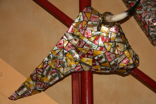 TORO PRENSA PERU: arte taurino : "toros de carton" del maestro PATRICK ...