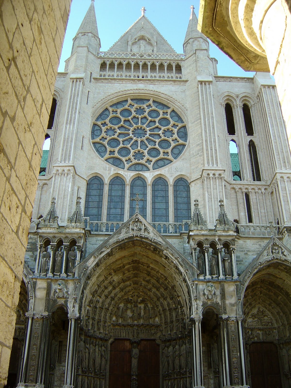 Lucilius: La Cathédrale de Chartres et ses alentours