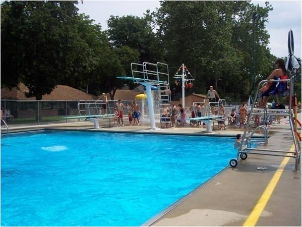 Findlay Eats Out!: Riverside Pool to Serve Vito's Pizza