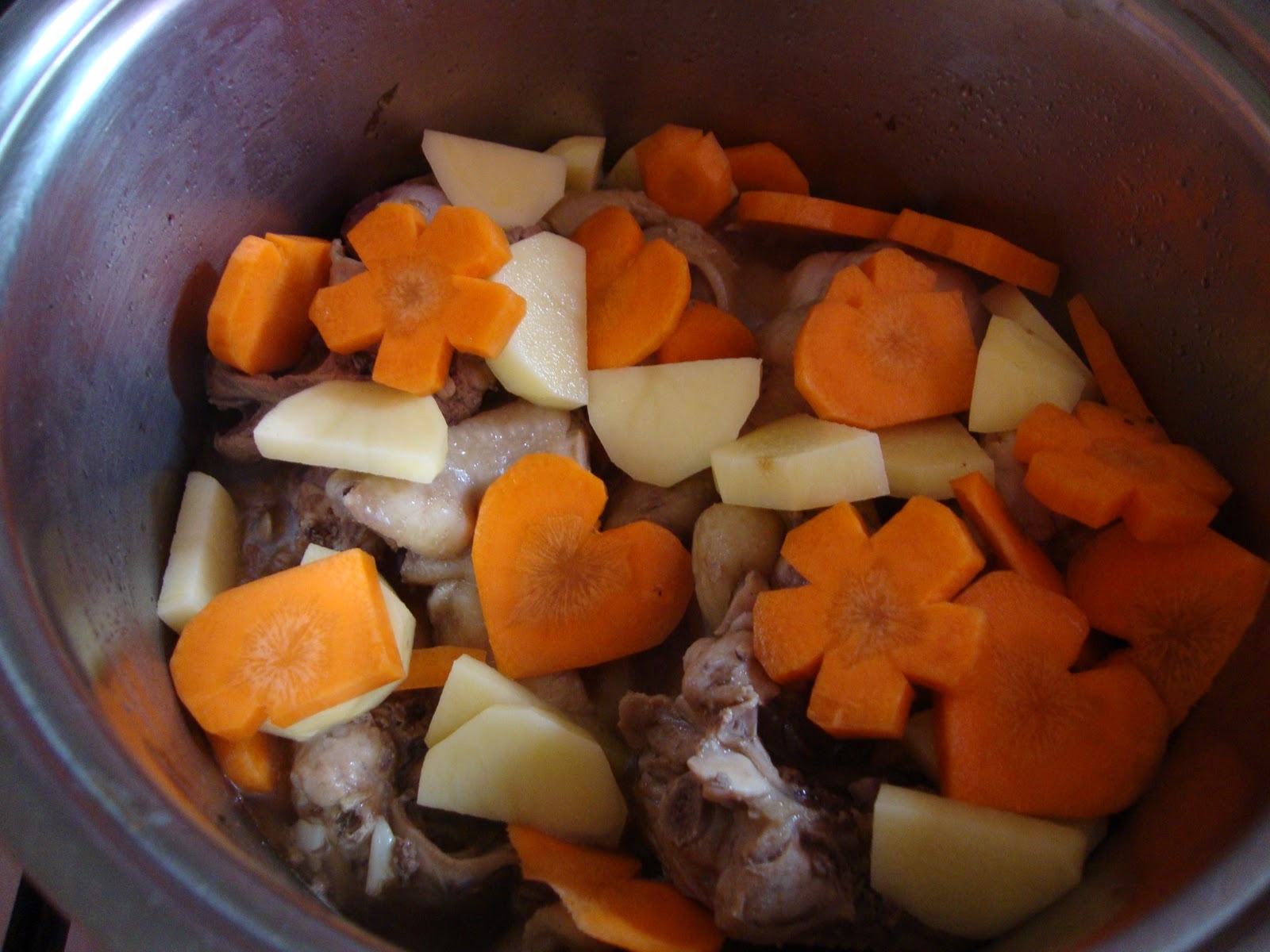 Recipes from my humble kitchen: EASY Chicken Afritada