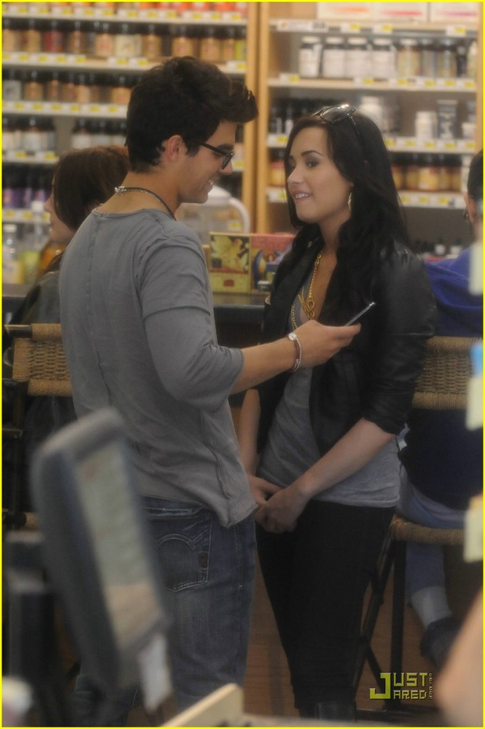 Honest Financial Advice 24/7: Joe Jonas and Demi Lovato Spotted Hugging ...
