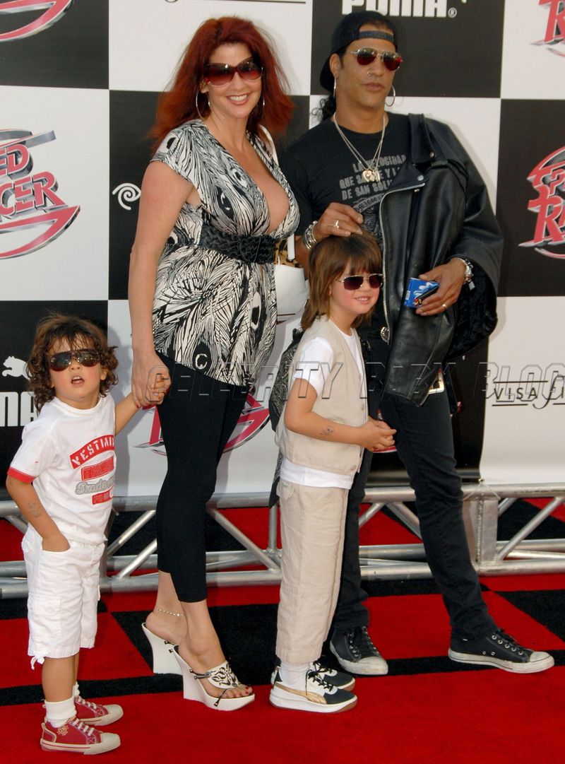 SLASH - Divorzia dalla moglie Perla Ferrar - MyDistortions.it