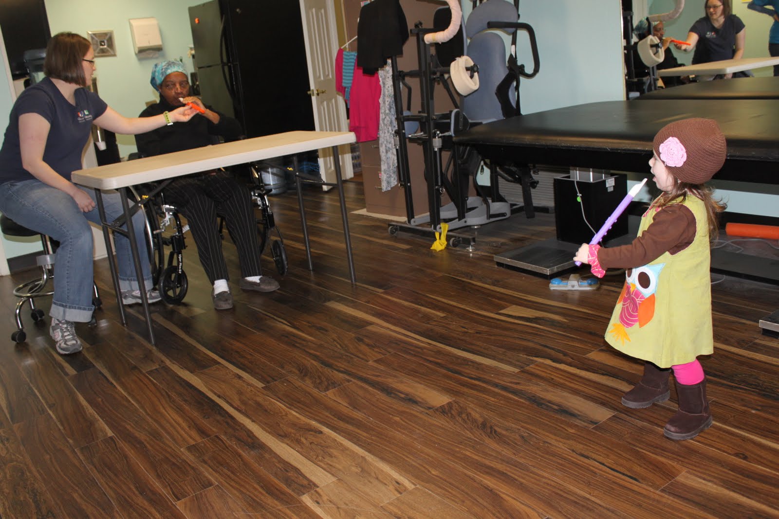 Mojoy: Gabbi assists in therapy