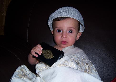 Muslim Baby Holds Quran - Islamic Wallpapers, Kaaba, Madina, Ramadan ...