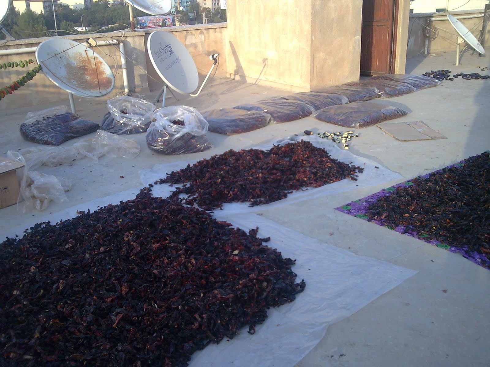 nanekokusu: İSOT URFA BİBERİNİN YAPILIŞI