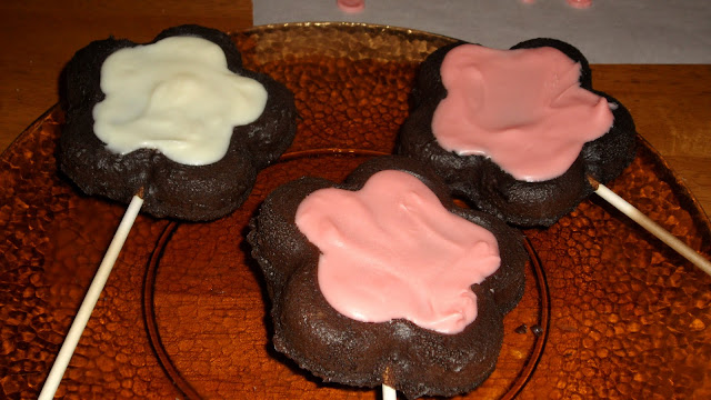 Hero Cake Pops: I Heart Cake Pops and Wilton!