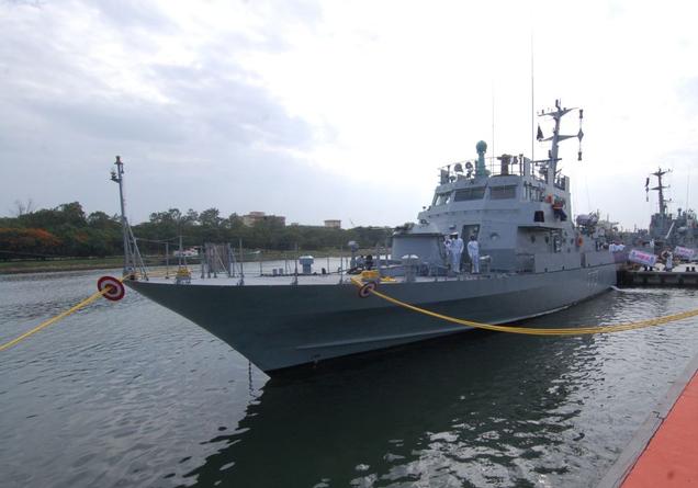 Indian Defence Information: Two warships commissioned into Navy fleet