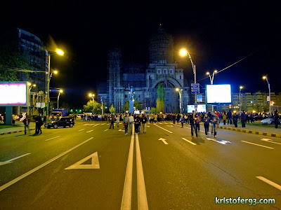 Slujba de Paste din centrul orasului Bacau (video + foto) - Ghinghes.ro