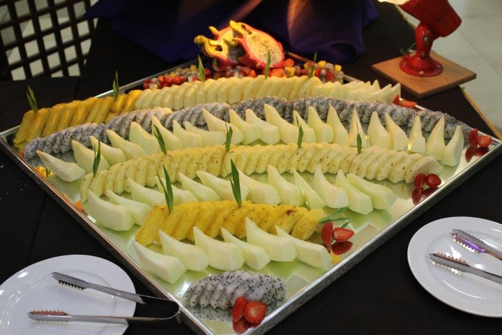 What's the rush?: 360 Degrees @ AtapCafe Themed Buffet