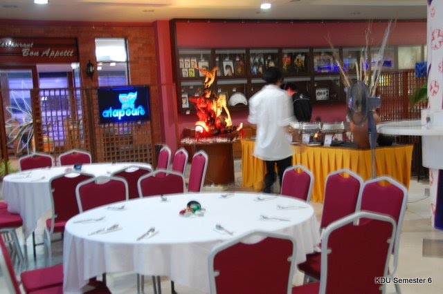 What's the rush?: 360 Degrees @ AtapCafe Themed Buffet