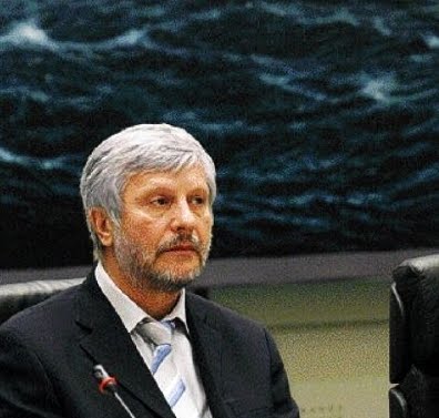 anTii: Το πιό "νεαρό" κόμμα θελει να φτιάξει η Ντόρα - Δείτε ποιοί ...