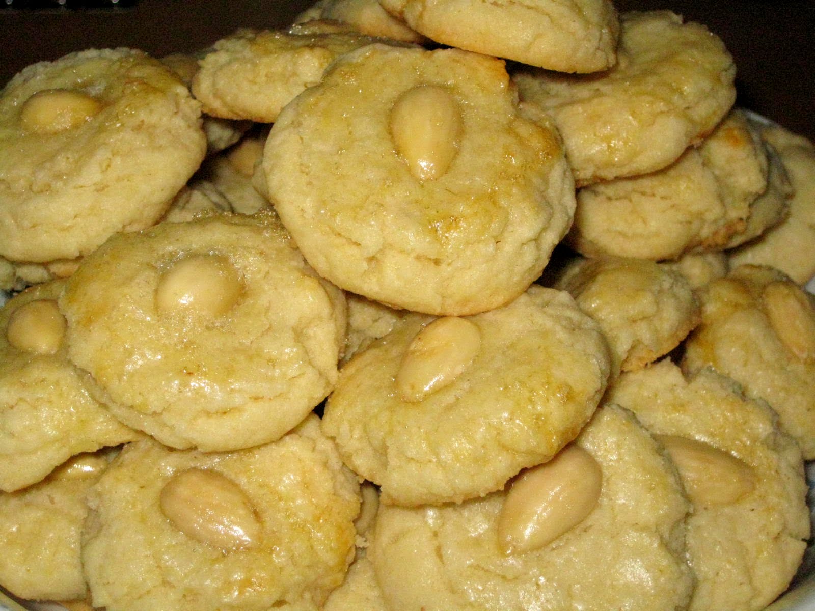 Tasty Confection: Chinese Almond Cookies