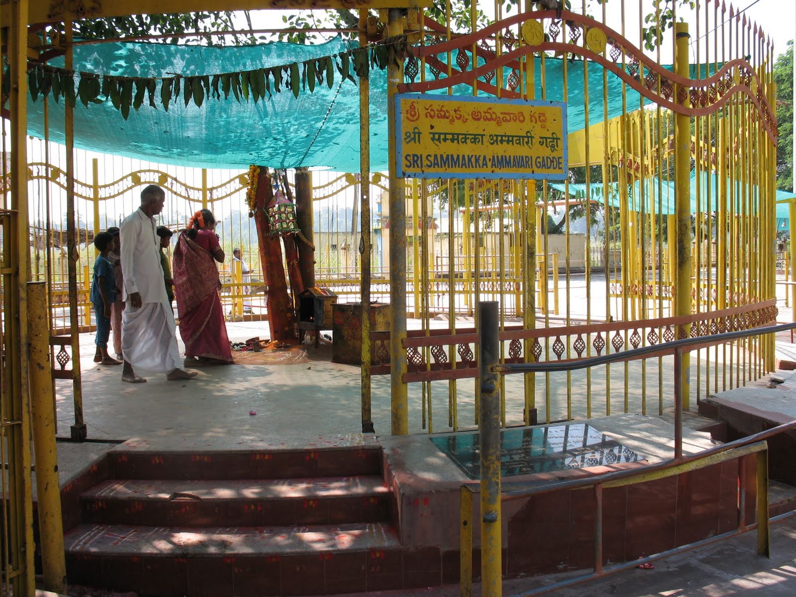 Raghu's column!: Medaram Jatara or Sammakka Saralamma Jatara - 2010.