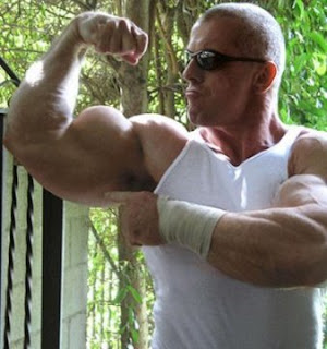 world bodybuilders pictures: handsome muscles daddy bodybuilder mike