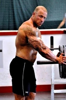 world bodybuilders pictures: mike van wyck in gym on practice