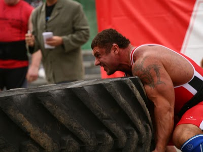 world bodybuilders pictures: mighty bodybuilder is lifting a very big ...