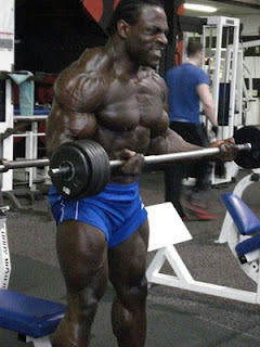 world bodybuilders pictures: alvin small boybuilder practicing in the gym