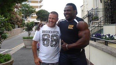 world bodybuilders pictures: star bodybuilder alvin small with fan lovers