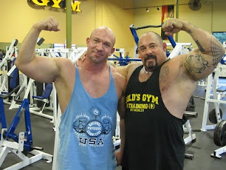 world bodybuilders pictures: bodybuilder david gellman with friends in gym
