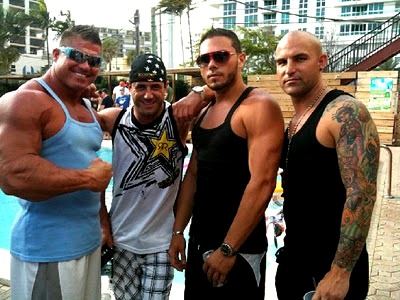 world bodybuilders pictures: bodybuilder david riley with friends