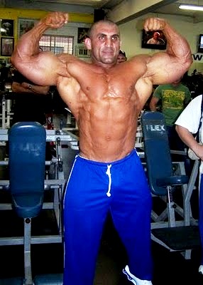 world bodybuilders pictures: bodybuilder ivan sadek in his local city gym