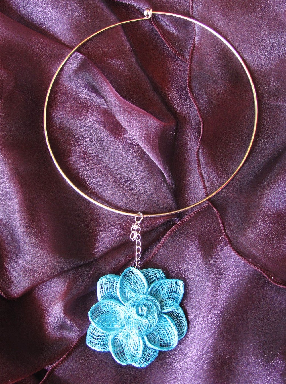 Andrea Pichara: FLORES DE RAFIA