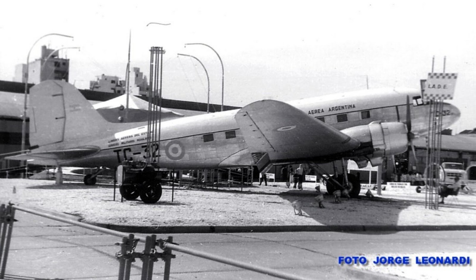 Historias Individuales: TC-32 Douglas DC3C c/n 4365