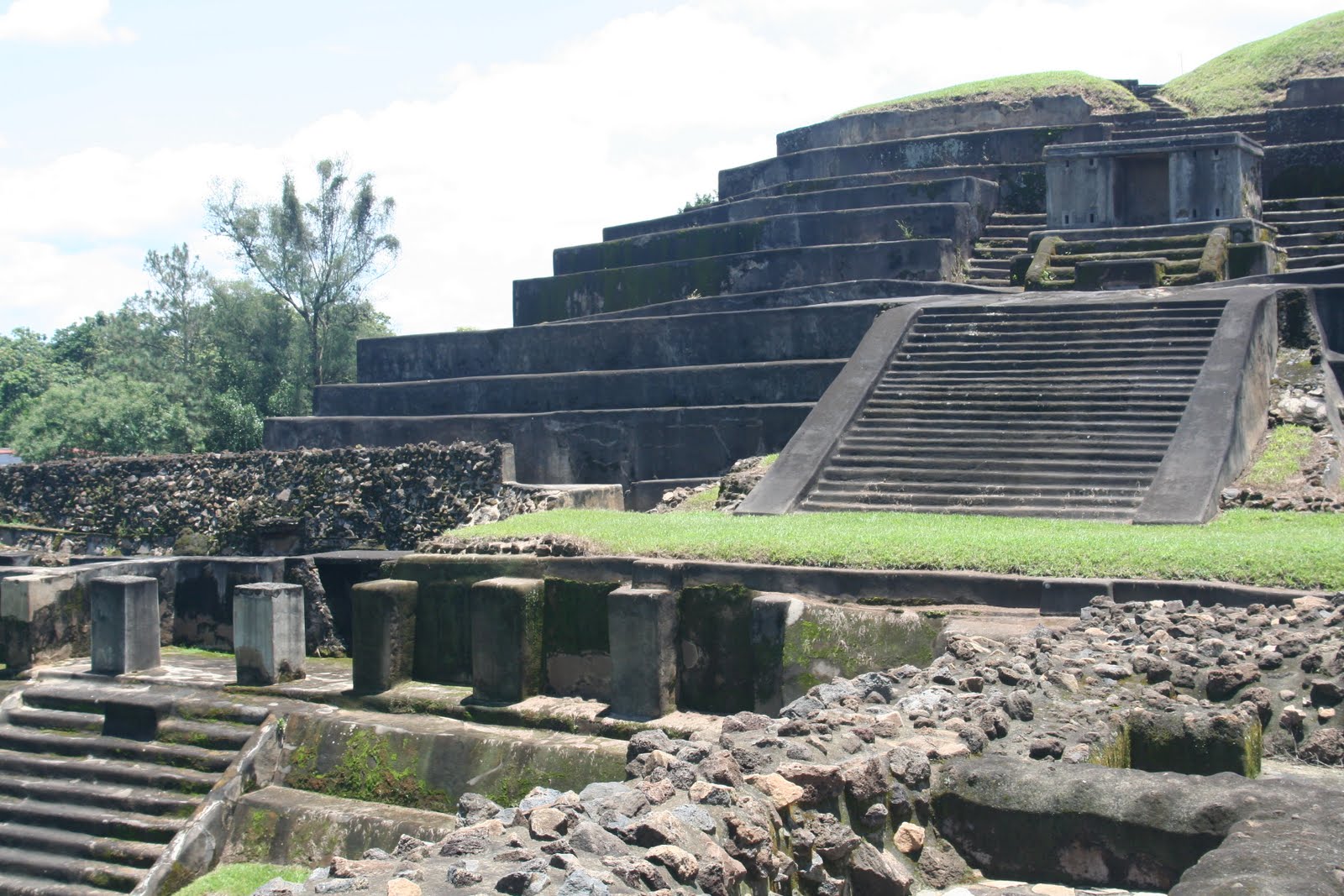 El Roble Tours and Shuttles of El Salvador: Tazumal