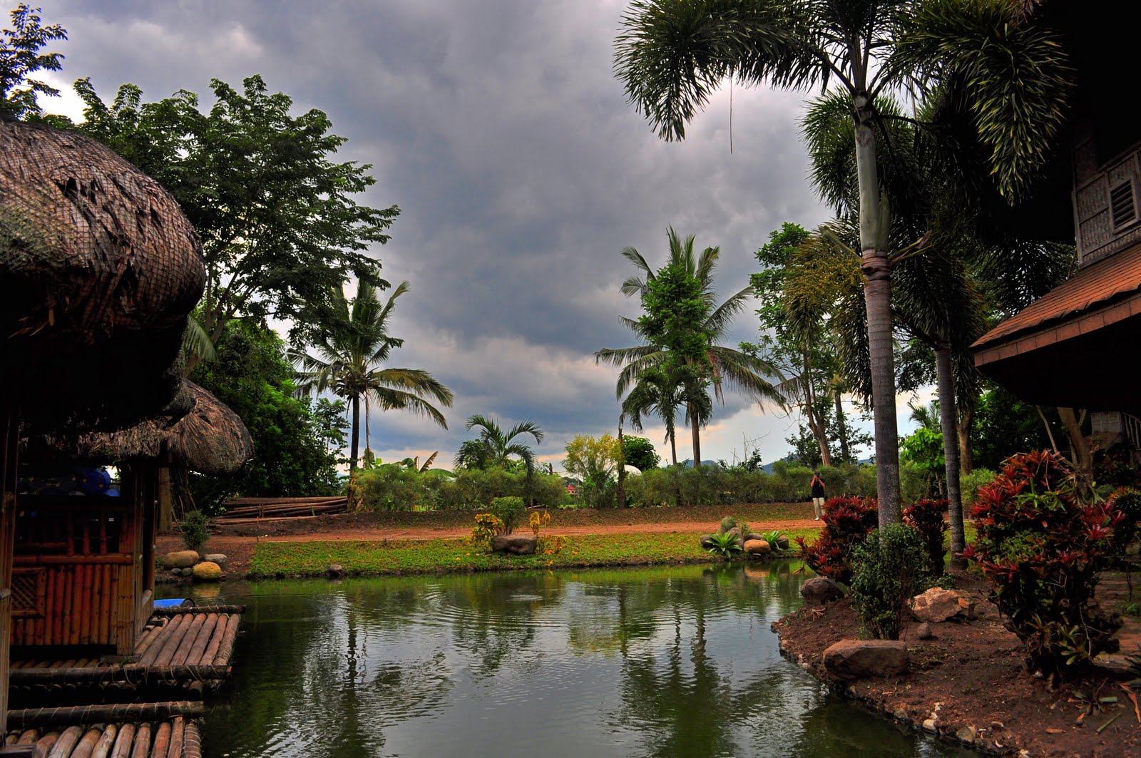 Different Blend of Experiences: Kamayan sa Palaisdaan