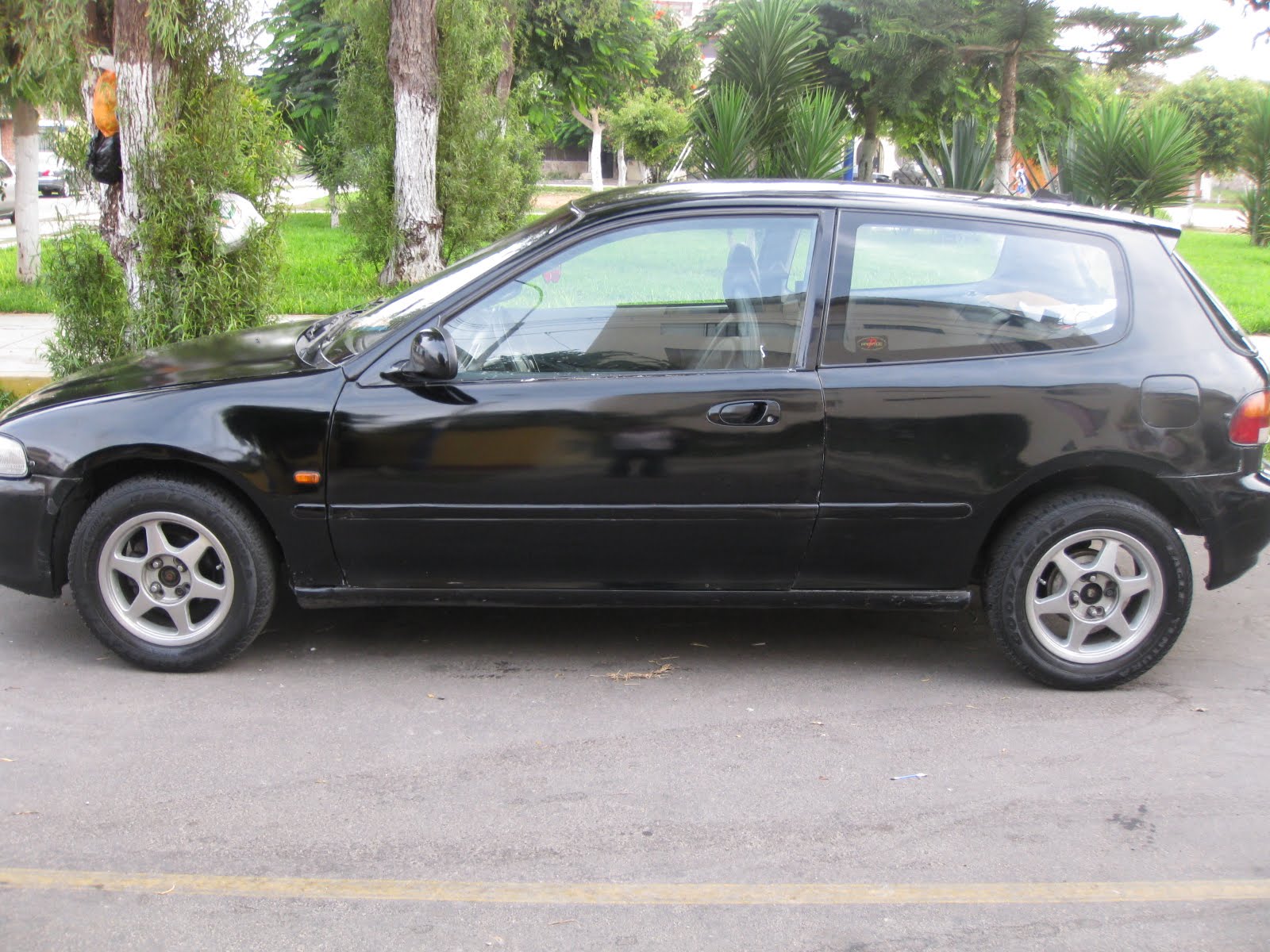 AUTOS: HONDA CIVIC HATCHBACK 95