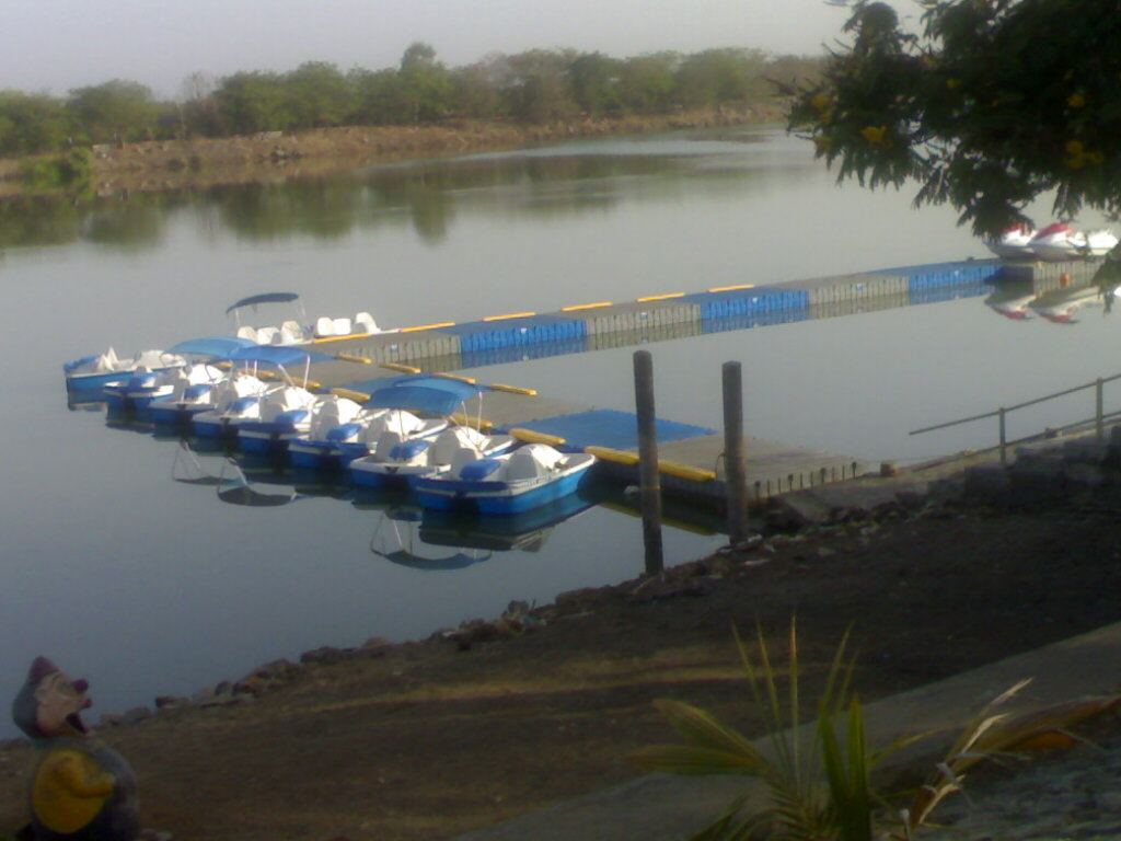 Life in Navi Mumbai: Boating at Mini seashore Vashi
