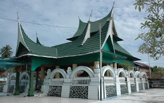 Tourism Information On Indonesia: History Tours Sheikh Burhanuddin Ulakan