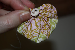 Crafters Guru: Heart Shaped Yo-yo's