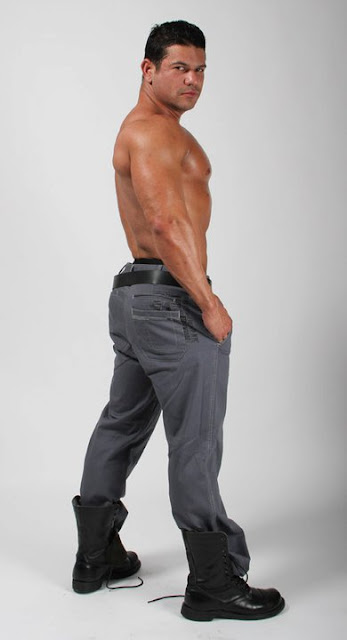 VincentLambert.com: Seen: Robert Gonzalez in NYC for Nasty Pig