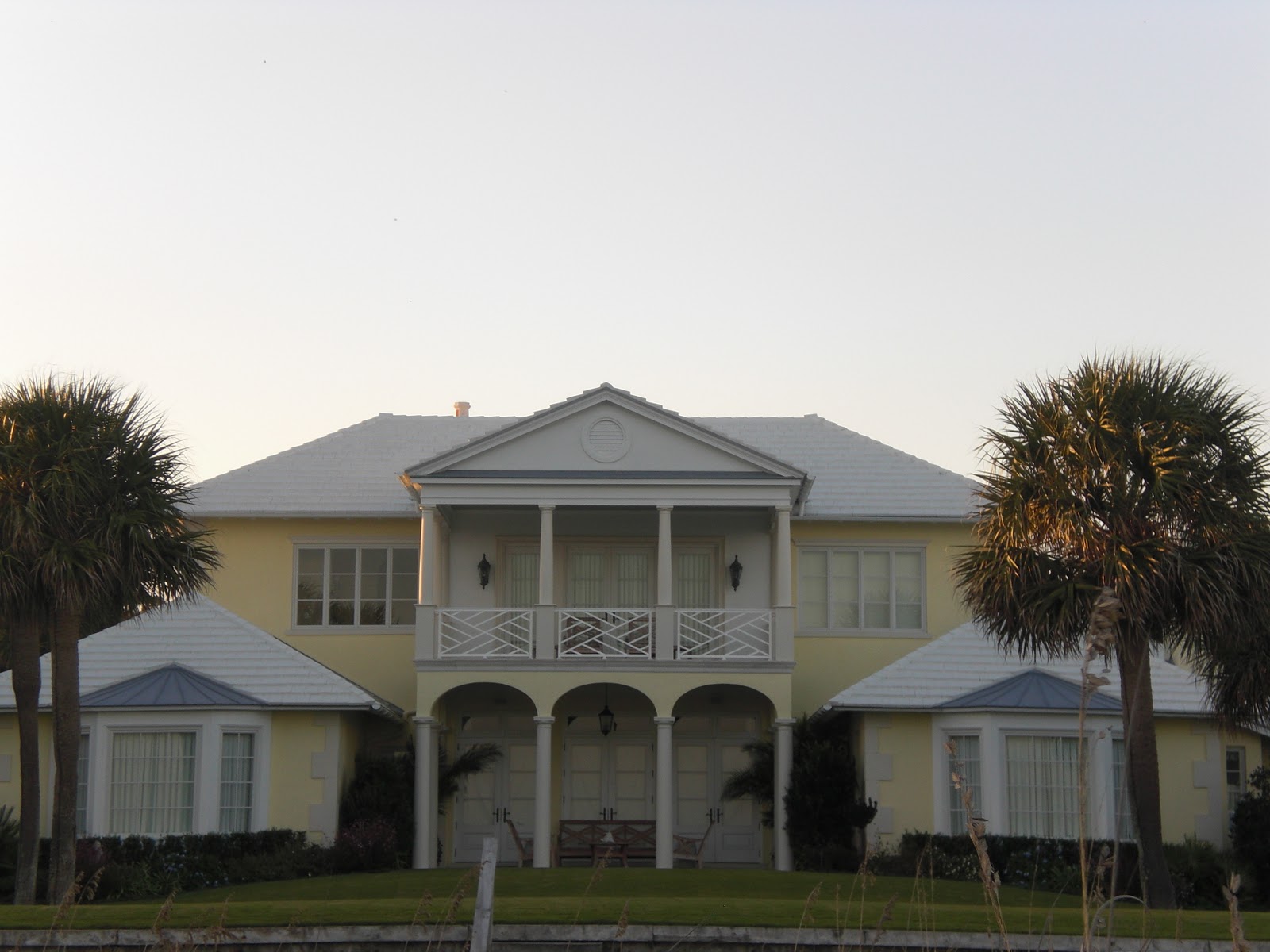 MannerOfStyle: Bermudian Architecture: Pretty, Practical and Green