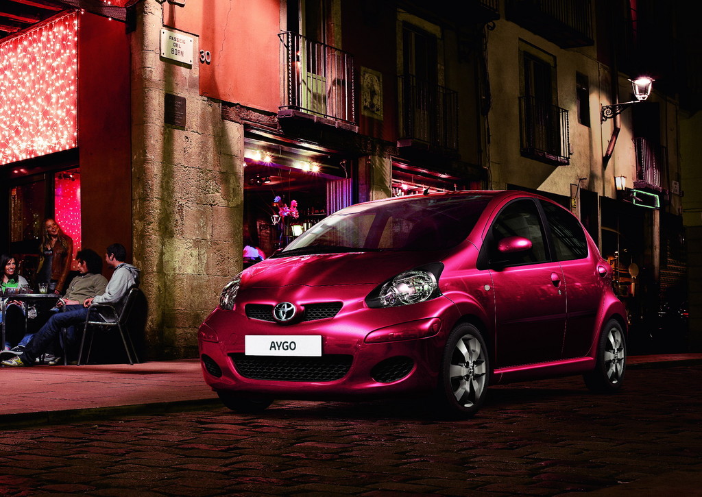 Looks Like a Car: Toyota Aygo Cool Red follows: In Blue Red